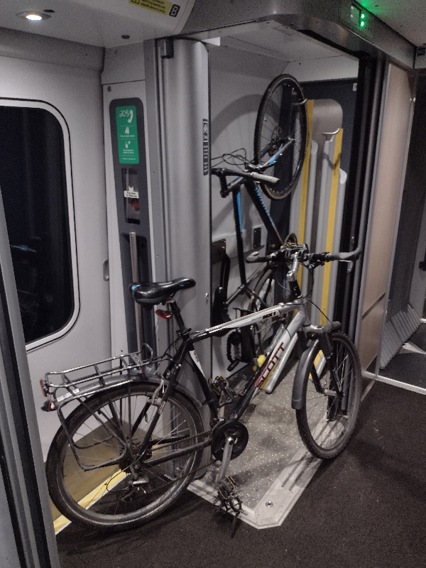 Pushing for cycle-friendly train designs – York Cycle Campaign